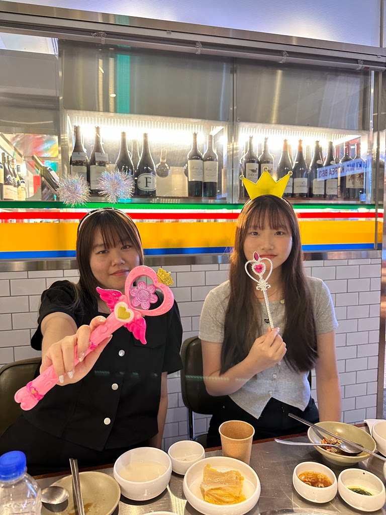 【Blue Roof Town弘大韓國烤肉店】噴汁牛肉燒烤，首爾慶生初體驗 - TISS玩味食尚